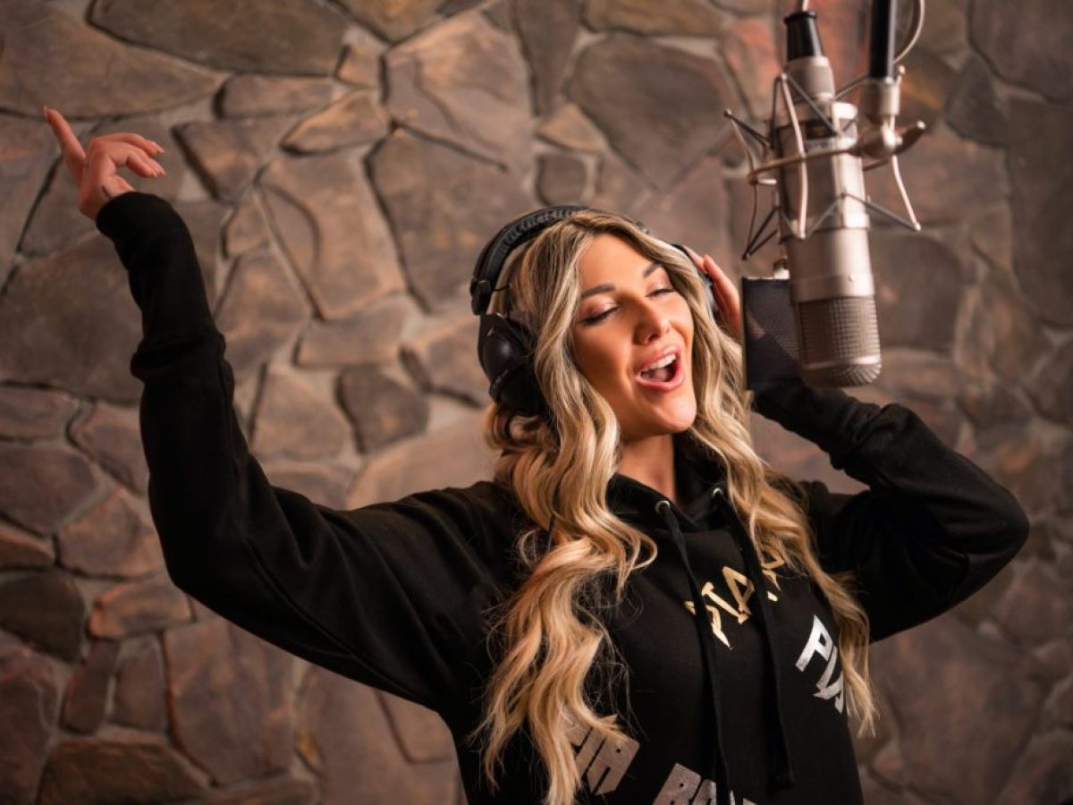 KAYLA KRYSTIN - Hey Boy - BMA Magazine